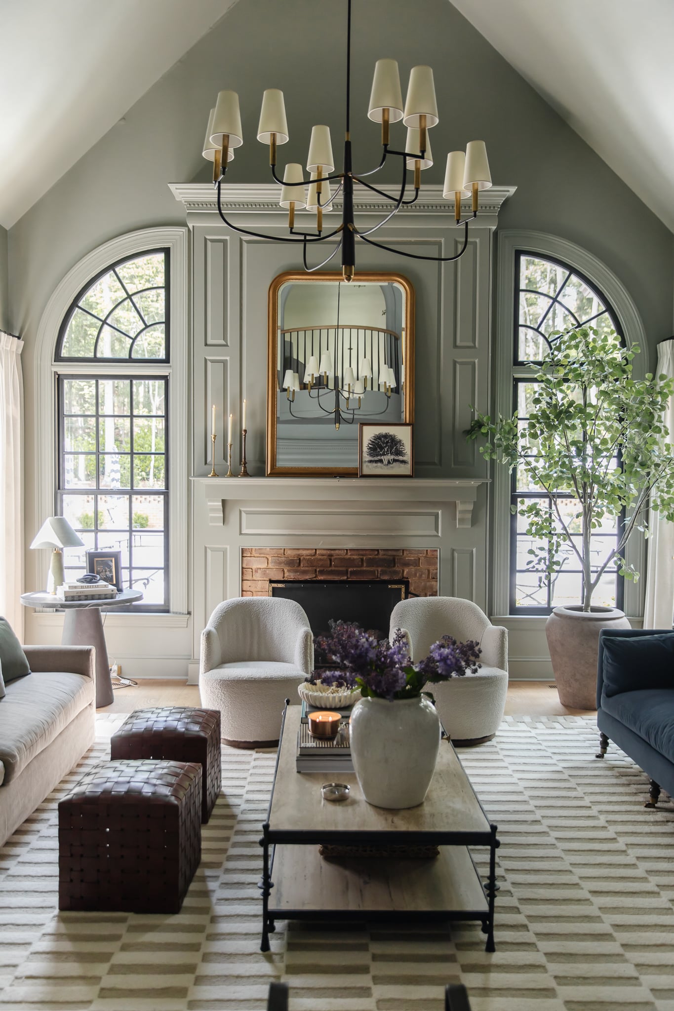 Chris Loves Julia’s Living Room Paint Color: Expert Picks for Warm ...