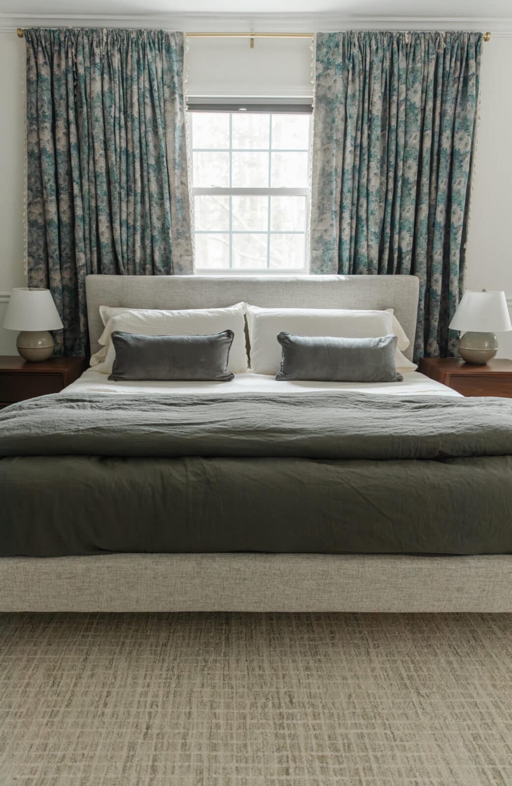Solving a Layout Dilemma: Where to put the bed when the windows are off ...